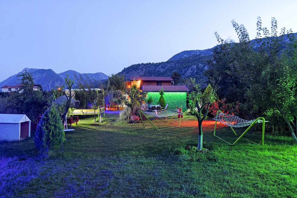 Flora Pansiyon ÇıRalı - Çıralı