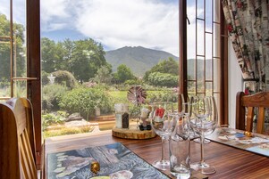 Serviço de café da manhã, culinária africana, vistas para o jardim 