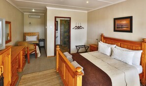 Quarto Comfort, 1 quarto (Olive Orchard Guest Room) | Cofre no quarto, Wi-fi, roupa de cama fornecida 