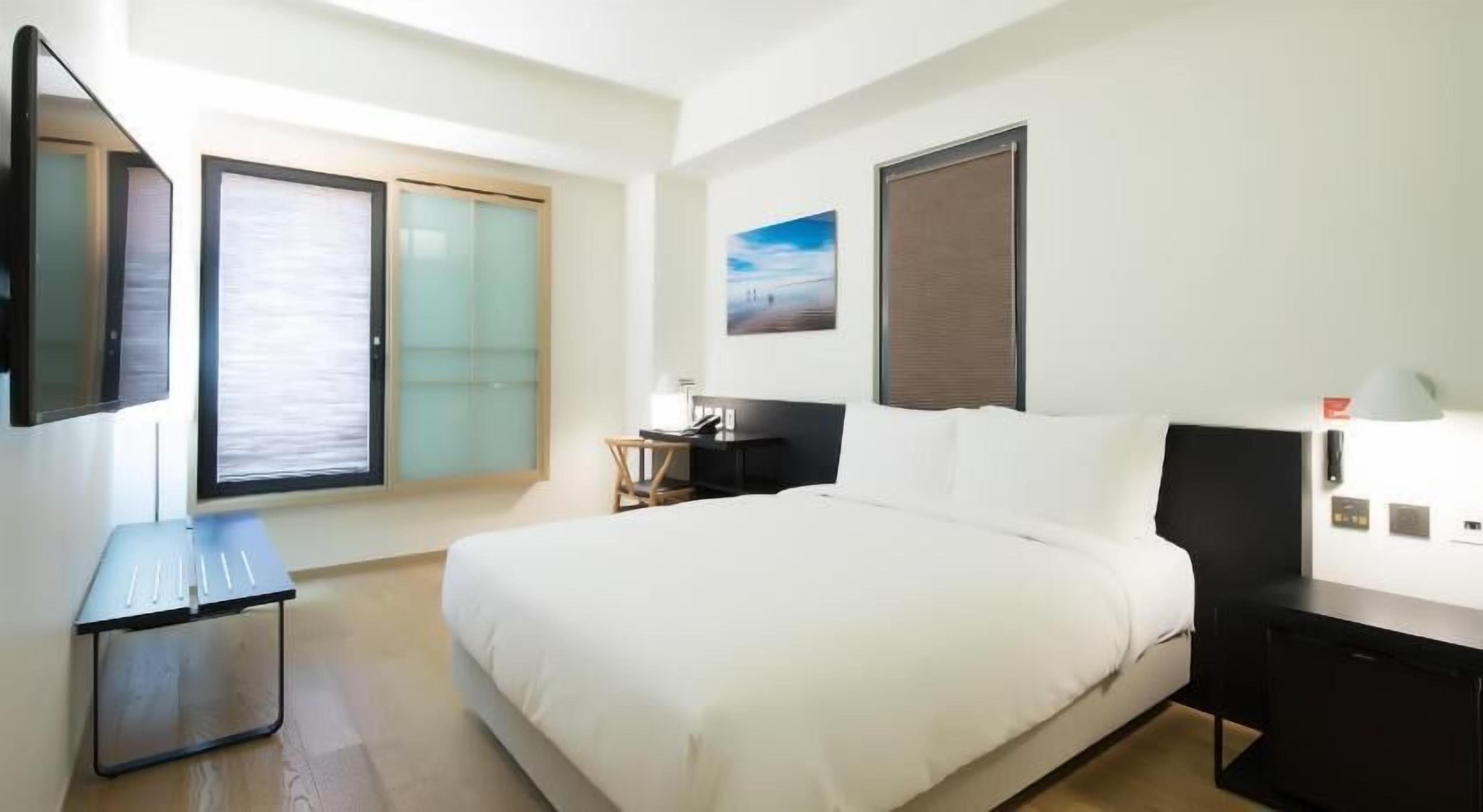 Roupa de alta qualidade, cofre no quarto, cortinas/cortinados opacos 