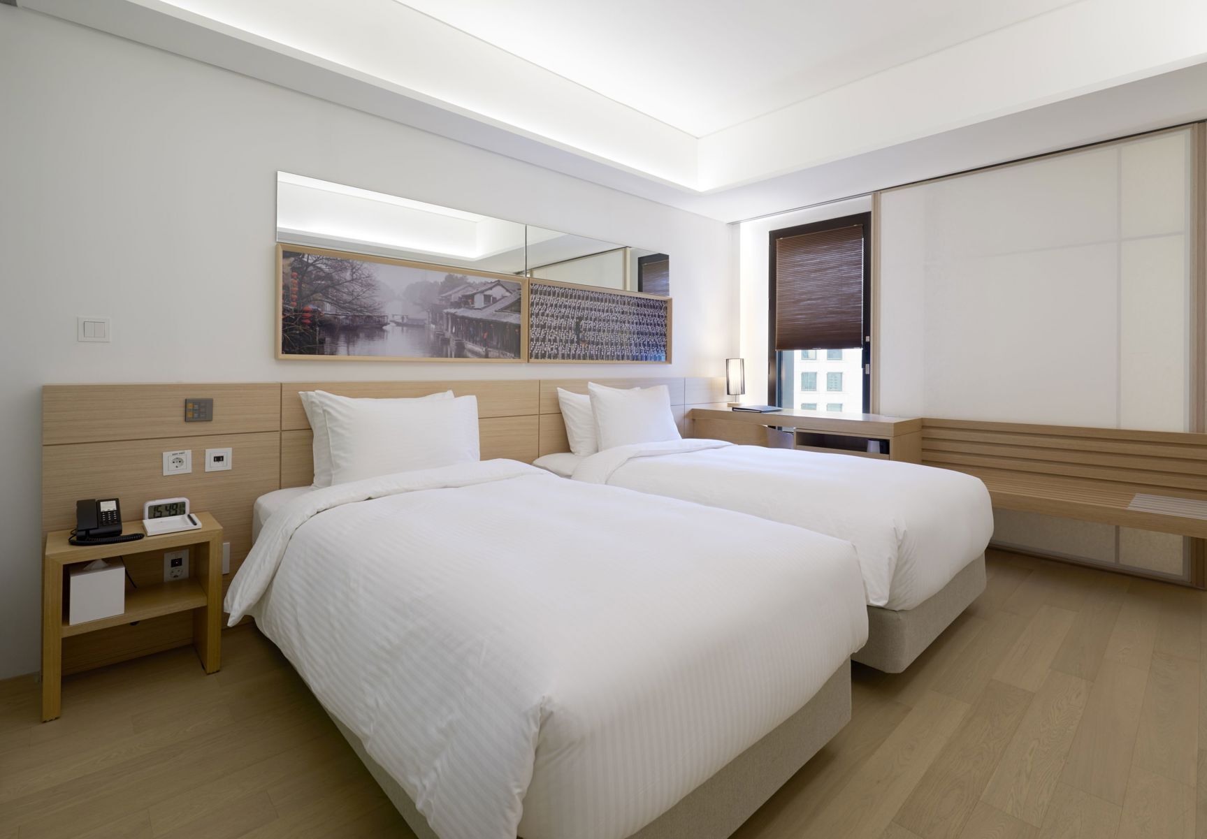 Roupa de alta qualidade, cofre no quarto, cortinas/cortinados opacos 
