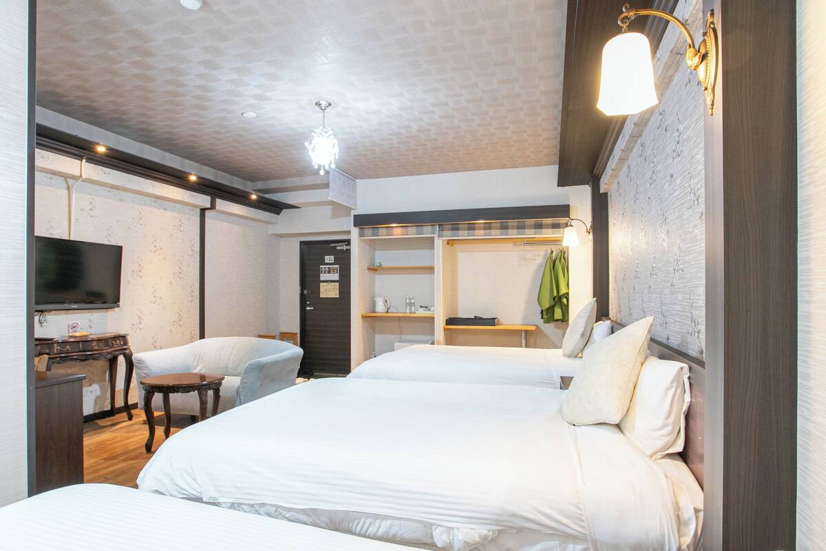 Quarto Triplo Familiar | Cofre no quarto, secretária, roupa de cama fornecida 