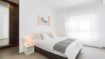 Apartamento de Luxo, 3 quartos, vista para o mar, junto à praia | 3 quartos, ferro/tábua de engomar, Wi-fi grátis