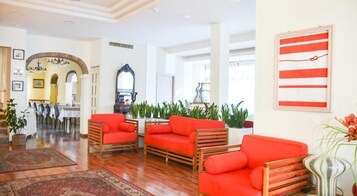Área de estar no saguão