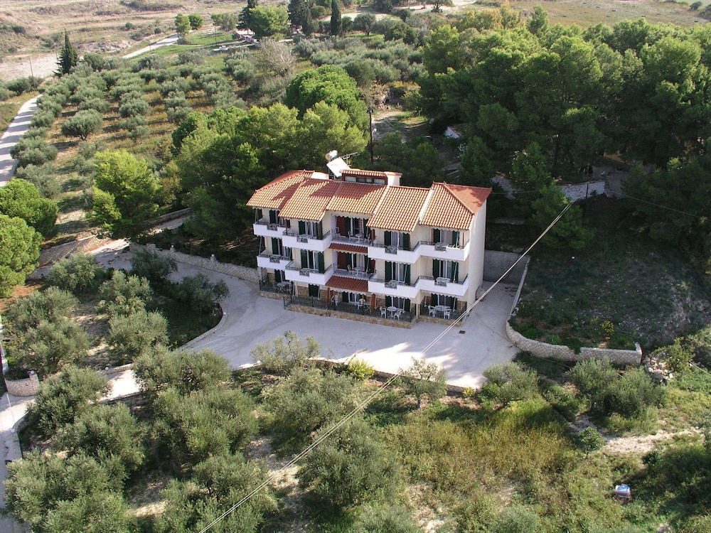 Almyros Studios & Apartments - Cephalonia