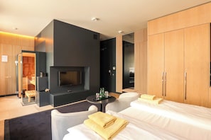 Apartamento, sauna seca | 1 quarto, cofres nos quartos, escrivaninha