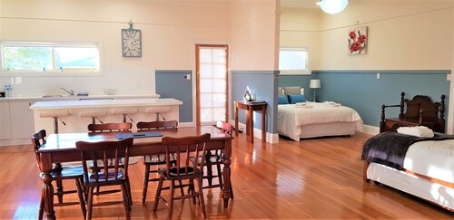 Coppers Hill Private Accommodation - Gloucester