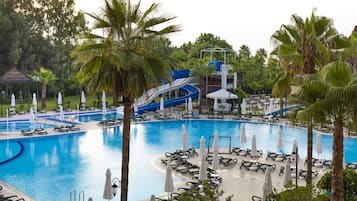 Bar junto à piscina