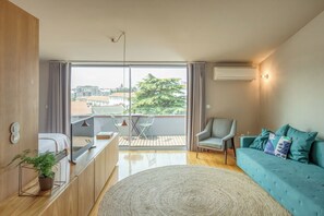 Estúdio luxo (King) | Área de estar | TV LCD, brinquedos