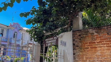 Fachada da propriedade