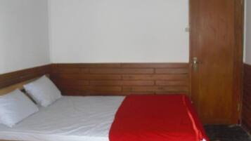 Quarto Deluxe, vista para a montanha | Secretária, internet com fios grátis