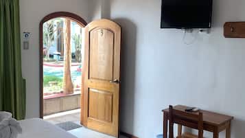 Quarto triplo | Escrivaninha, cortinas blackout, Wi-Fi de cortesia, roupa de cama