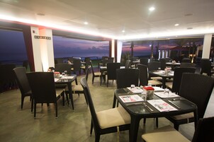 Café da manhã, almoço e jantar