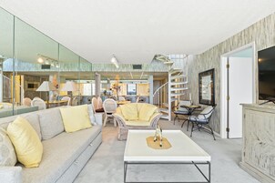 Apartamento em Condomínio Fechado, 3 quartos, vista para o oceano (2-1203) | Sala de estar | Televisor 
