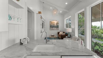 Casa, 3 quartos (Turtle Dunes) | Cozinha privada | Geladeira, micro-ondas, fogão, cooktop
