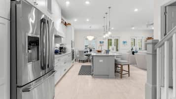 Casa, 3 quartos (Turtle Dunes) | Cozinha privada | Geladeira, micro-ondas, fogão, cooktop