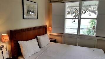 Quarto Standard, 1 cama queen-size | Com decoração personalizada, com mobília individualizada, Wi-fi grátis 