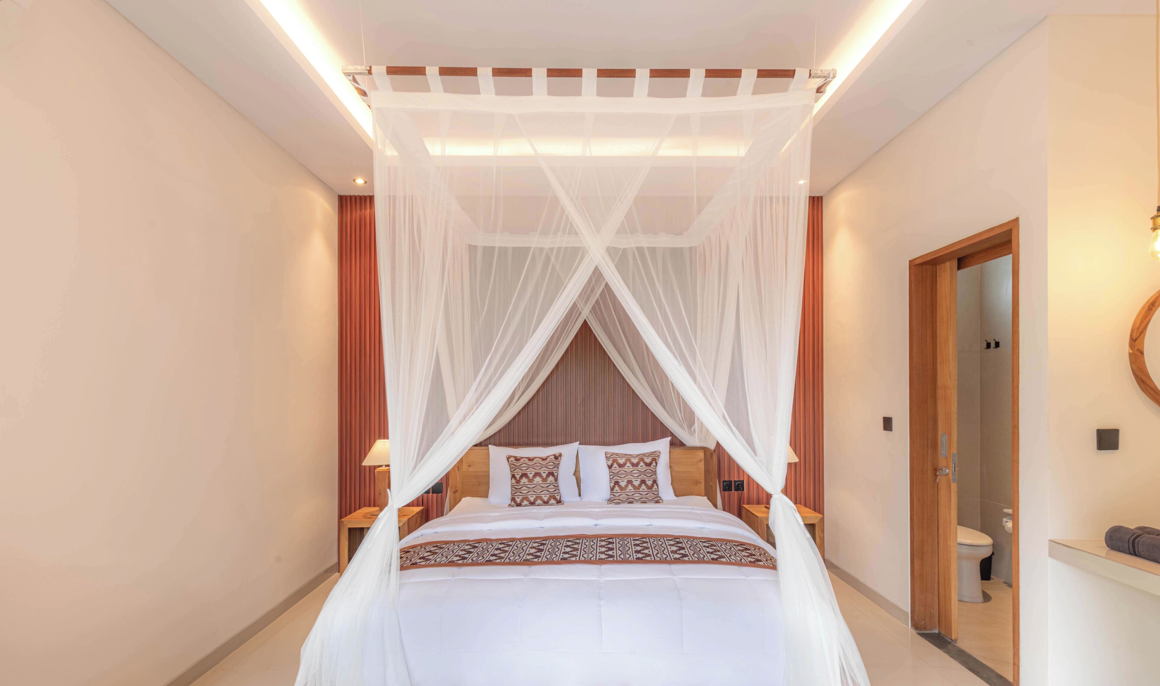 Quarto casal standard | Roupas de cama premium, escrivaninha, Wi-Fi de cortesia, roupa de cama