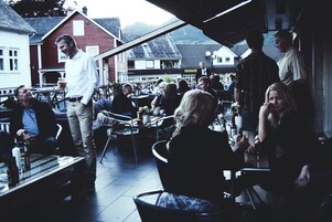 Almoços e jantares servidos, incluindo cozinha local 