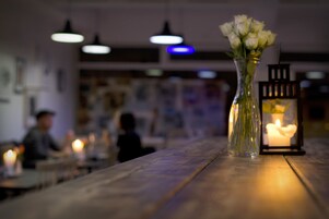 Almoços e jantares servidos, incluindo cozinha local 