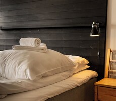 Quarto Duplo ou Twin Standard, 2 camas individuais | Camas de colchão pillowtop, secretária, Wi-fi grátis 