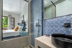 Deluxe Room, Garden View with Plunge Pool | Cofres nos quartos, individualmente decorados