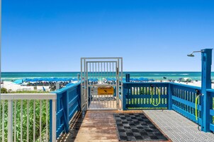 Na praia, areia branca 