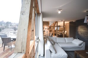 Superior Apartment with Sauna - 14 | Sala | TV de ecrã plano, consola de videojogos, leitor de DVD 