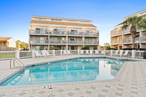 2 piscinas exteriores 