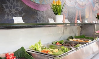 Pequeno-almoço tipo buffet diário mediante uma taxa