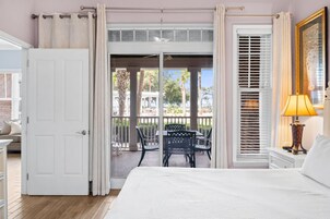 Apartamento em Condomínio Fechado, 2 quartos, vista para o resort | Com decoração personalizada, com mobília individualizada 