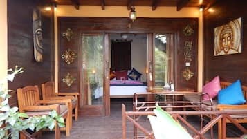 Puri #4, Double Room (Hot Water) | Terraço/pátio