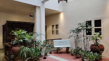 Quarto luxo, 1 cama King (Kapitan) | Vista para o jardim