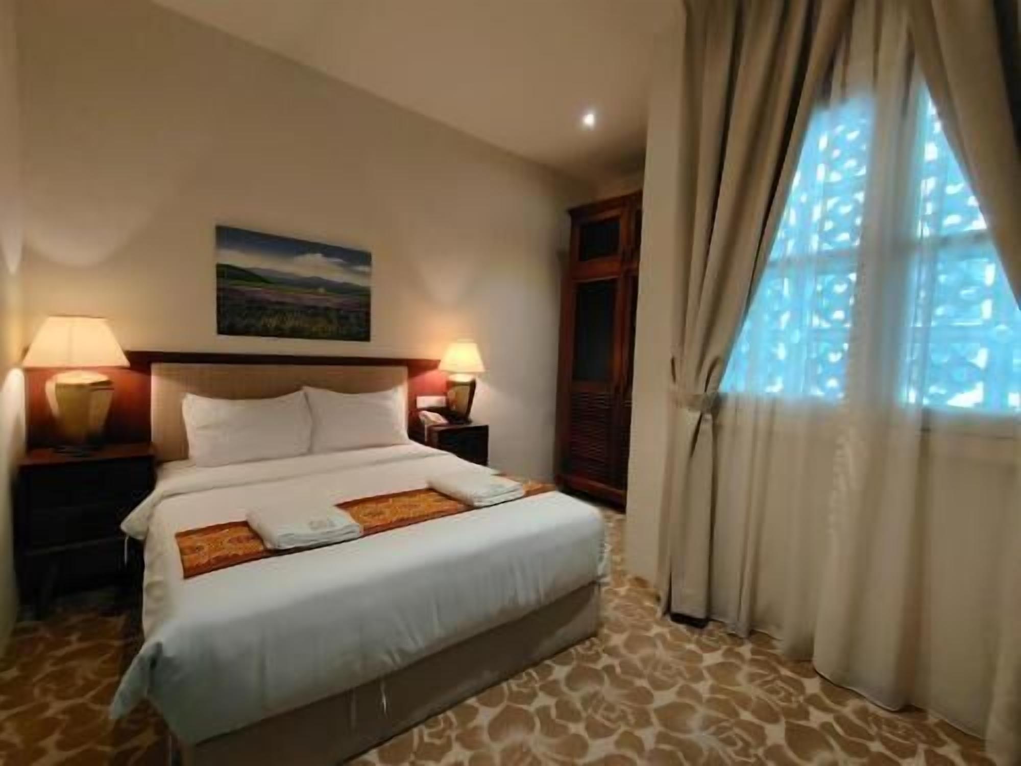 Cofre no quarto, secretária 