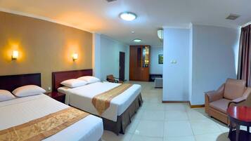 Suite Júnior | Minibar, cofre no quarto, secretária, cortinas/cortinados opacos