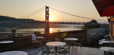 Terraço/pátio interior. French Quarter Inn