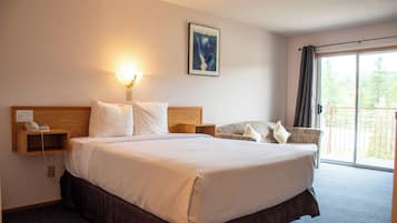 Quarto Deluxe, varanda | Ferro/tábua de engomar, camas desdobráveis, Wi-fi grátis