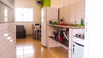 Chalé | Cozinha privada | Um forno, uma placa de cozinha, utensílios de cozinha
