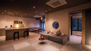 Suíte premium, cozinha, vista para o rio | 2 quartos, ferros/tábuas de passar roupa, Wi-Fi de cortesia