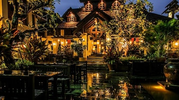 Pequenos-almoços, almoços, jantares servidos, cozinha internacional