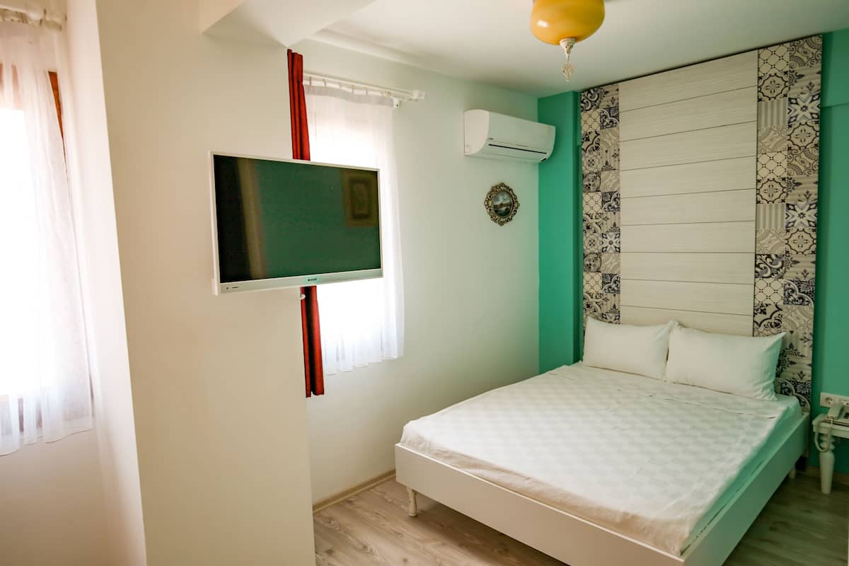 Quarto Clássico com Cama de Casal | Roupa de alta qualidade, Wi-fi grátis