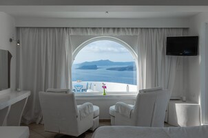 Vila, piscina particular, vista para o mar | Área de estar | TV de tela plana, DVD player