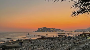 Perto da praia, toldos de praia gratuitos, espreguiçadeiras