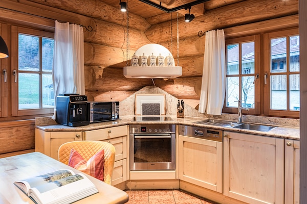 Chalé Superior, 3 quartos, não fumadores, banheira de hidromassagem grande | Cozinha privada | Um frigorífico/congelador grande, um micro-ondas, um forno