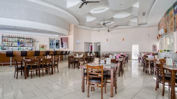 Café da manhã, almoço e jantar