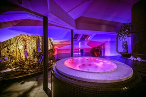 Sauna, banheira de hidromassagem, banho turco, massagens desportivas