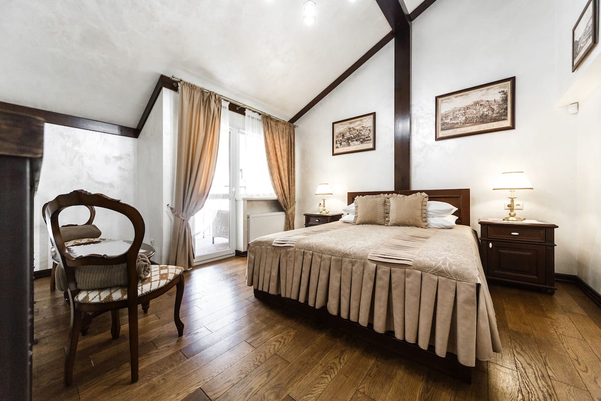 Duplex exclusivo, 1 quarto | 1 quarto, roupas de cama premium, cofres nos quartos, cortinas blackout