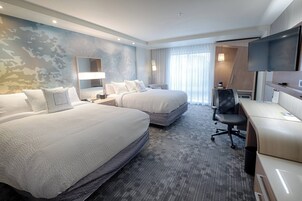 Quarto, 2 camas queen-size | Roupa de alta qualidade, secretária 