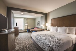 Quarto Deluxe, 1 cama king-size, não fumadores (Family, Various Views) | Roupa de alta qualidade, secretária, ferro/tábua de engomar