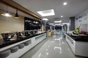 Café da manhã, almoço e jantar; culinária da Indonésia